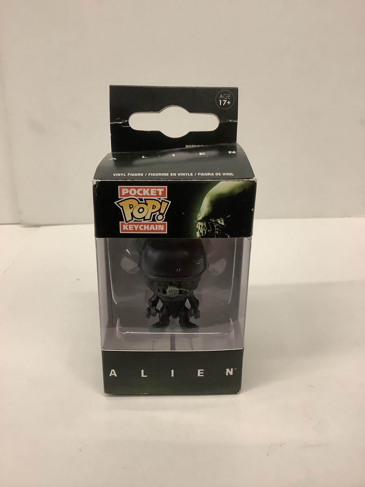 Alien Pop! Pocket Keychain | Funko